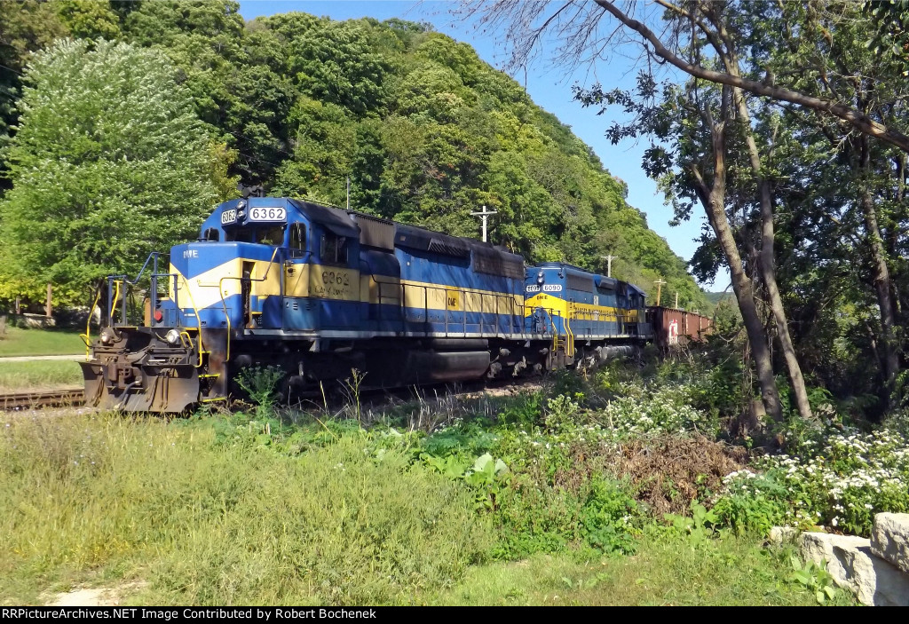 DM&E SD40-2 6362 and SD40-3 6090 at McGregor, Iowa_9-14-15